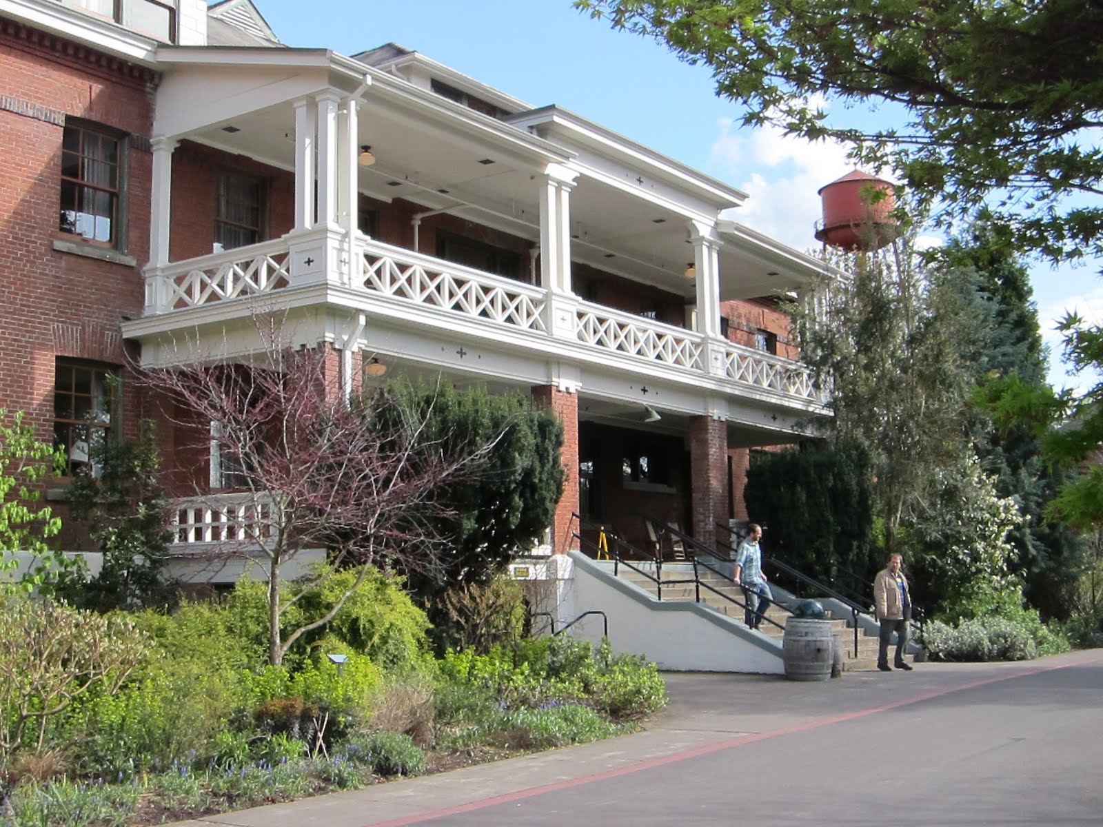 Pacific Northwest Seasons: McMenamins Edgefield: Kick Back and Party in ...