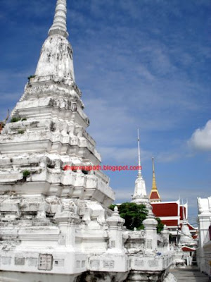 Dhamma Path Blog: Wat Rakhang Khositaram Woramahawiharn In Bangkok ...