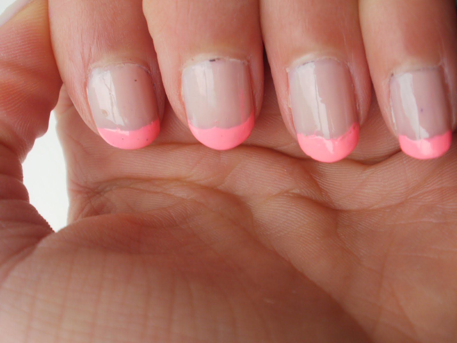 Chelsea Beauty Addict: Coloured tip nails :)