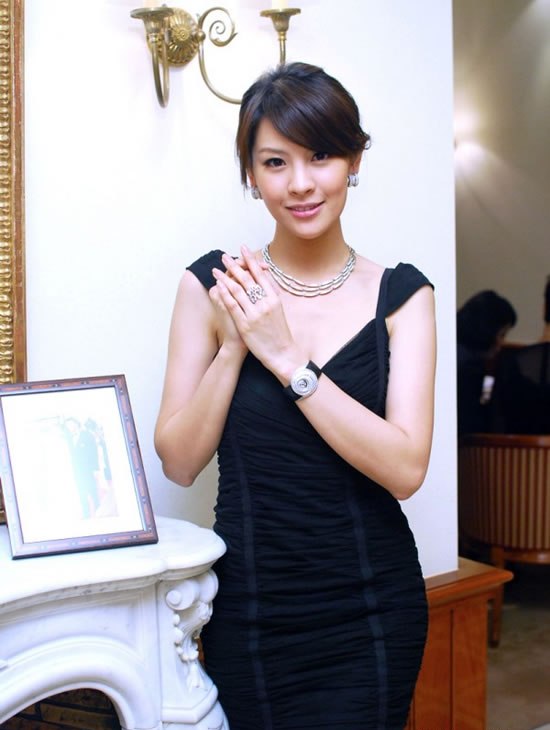 Taiwanese Supermodel Novia Lin Ruoya