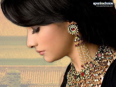 Bikini Modern: Prachi Desai Hot Wallpapers Pics Photos