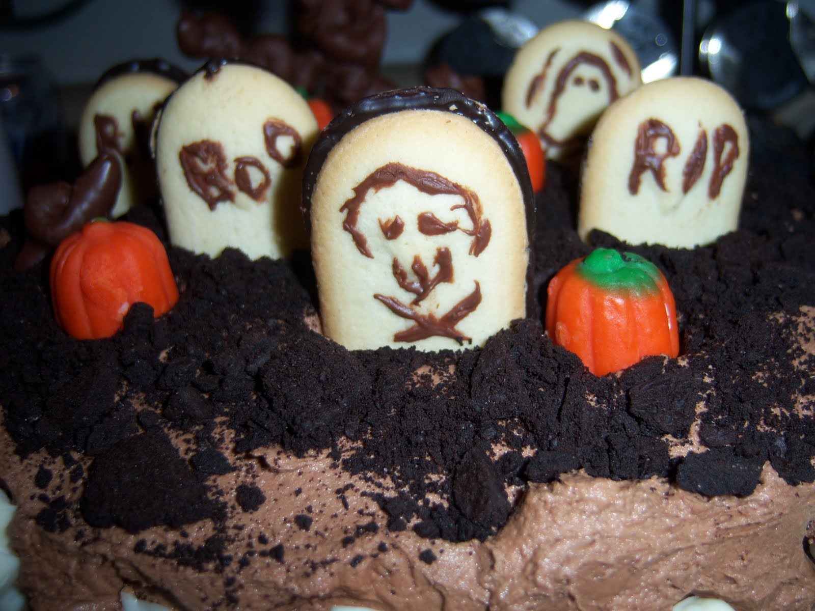 Livin' in Fast Forward: Spooky Halloween Cake