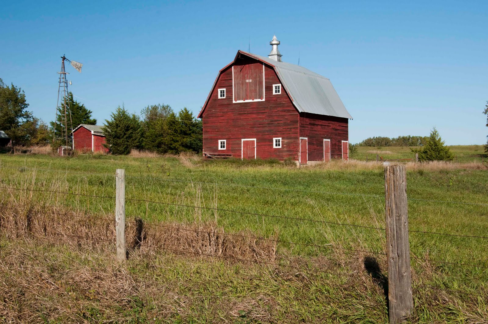Jim McConnell Photography: Well Kept Nebraska Barn