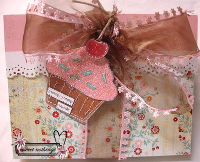 Hand to Paper: AW...MORE CUPCAKES..IN A BOX