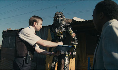 Another Damn Movie Blog: DISTRICT 9: REVIEW