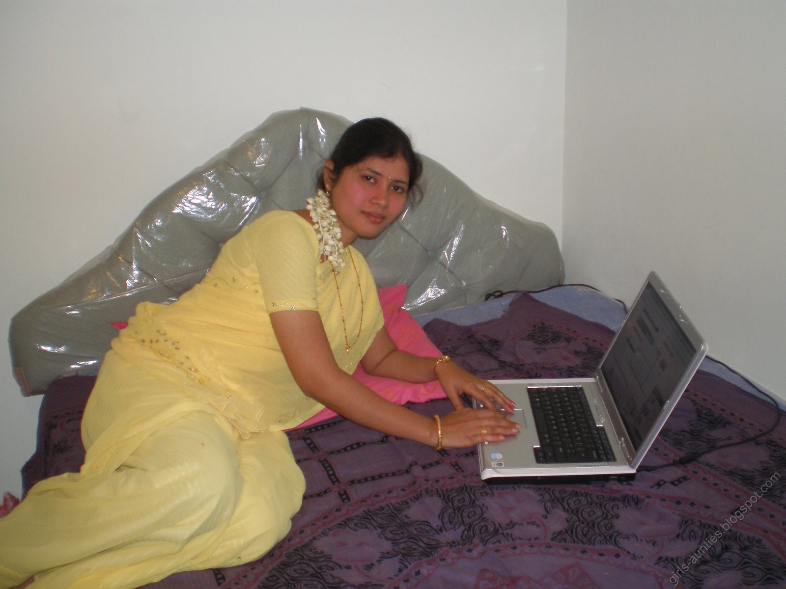 Super Sexy Desi Aunty Love To Chat On Internet