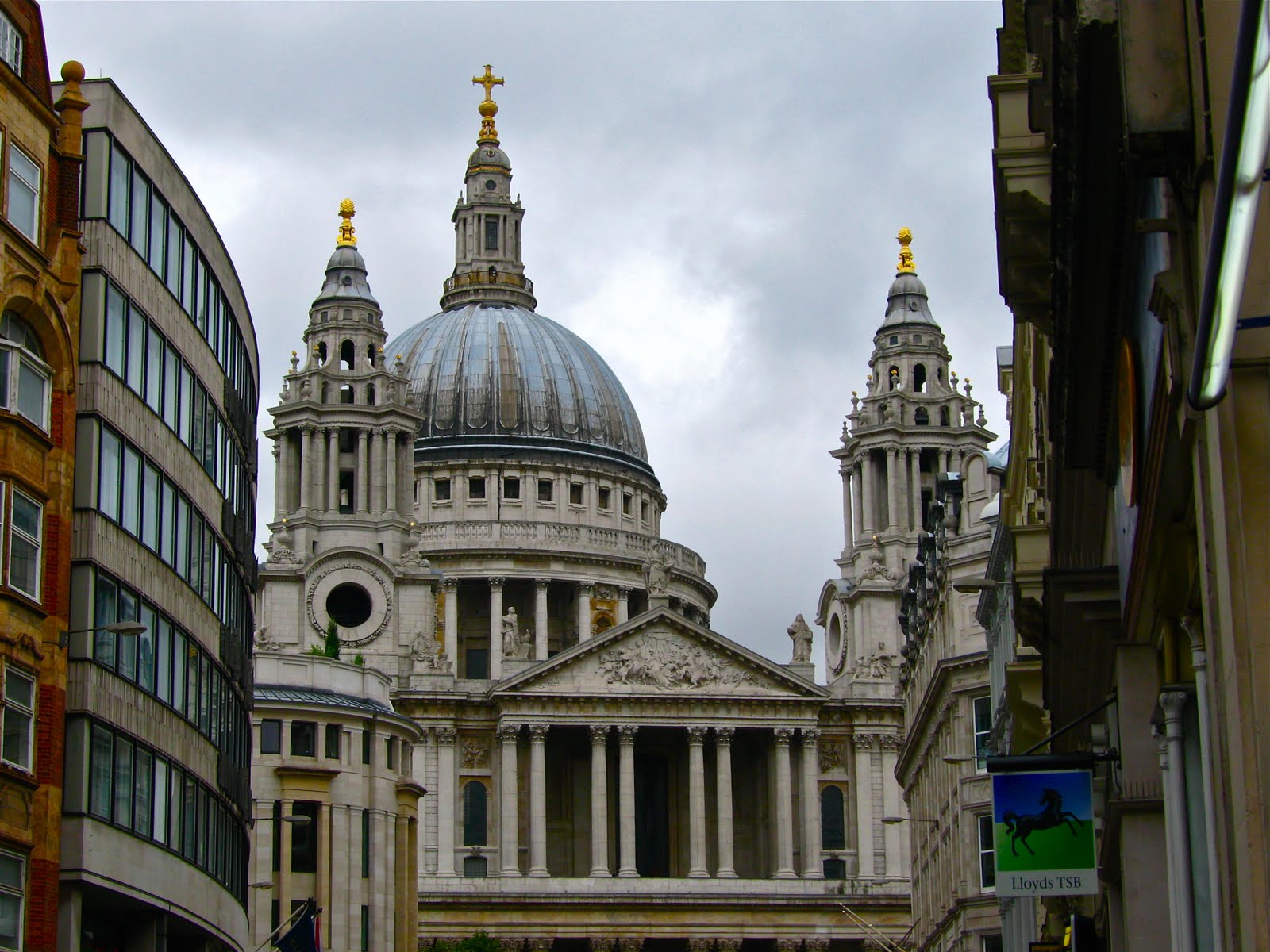 Viva la Voyage: The Architecture of England