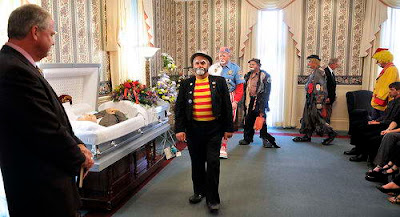 FUN GREEDY: Unusual Funeral