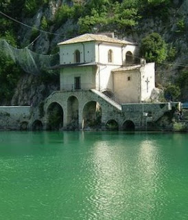 Enchanting Italy: Lake Scanno
