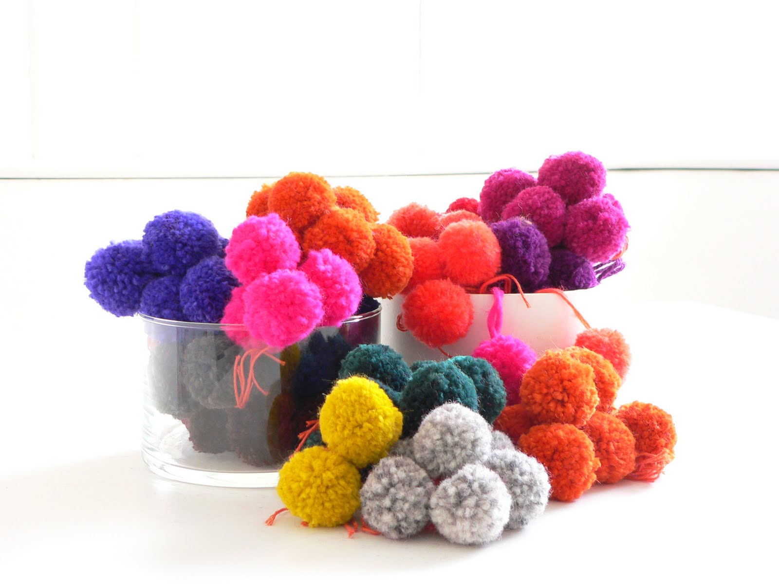 Hecho En Telar Mini Pompones