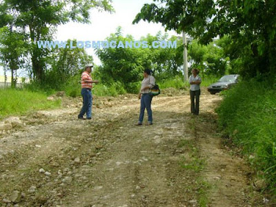 D' MOCA PARA EL MUNDO: Sindica de villa trina arregla los guayuyos