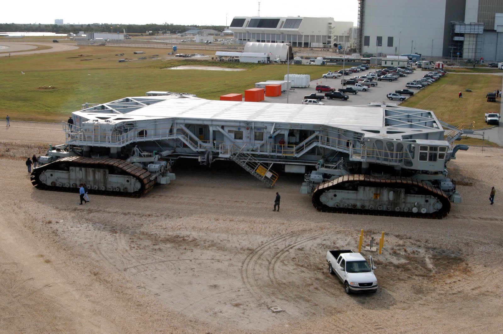 Crawler-Transporter - 2nd World's Largest Tracked Vehicle | Gambar Menarik