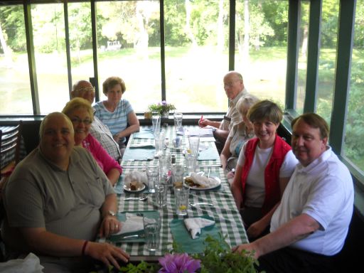 Glen and Darlene Snyder: Doe Run Inn Restaurant