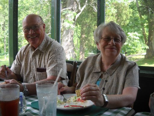 Glen and Darlene Snyder: Doe Run Inn Restaurant
