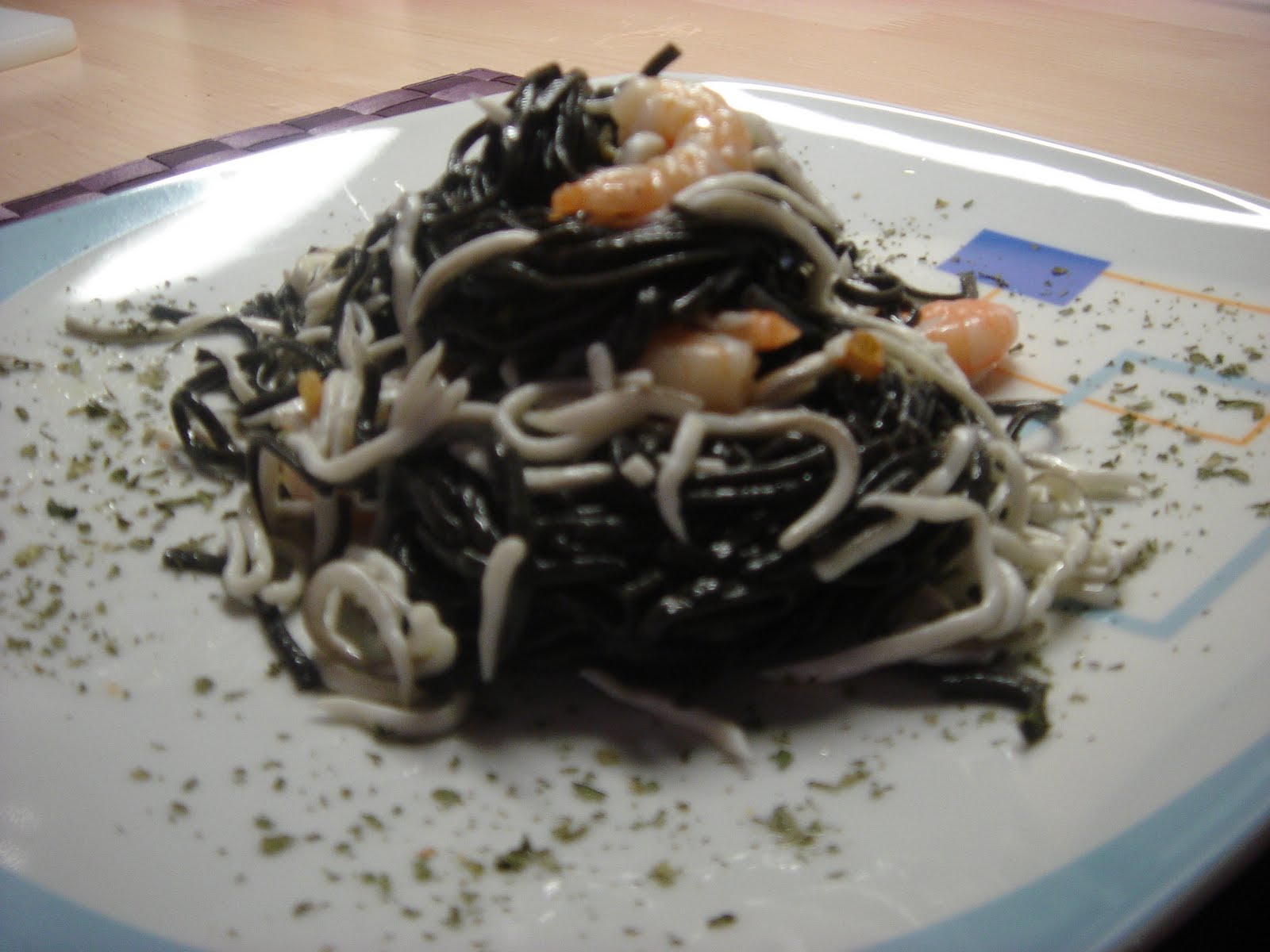 ALL IN ONE!!!: I Love Pasta: Nido Negro con Gulas & Gambas!!