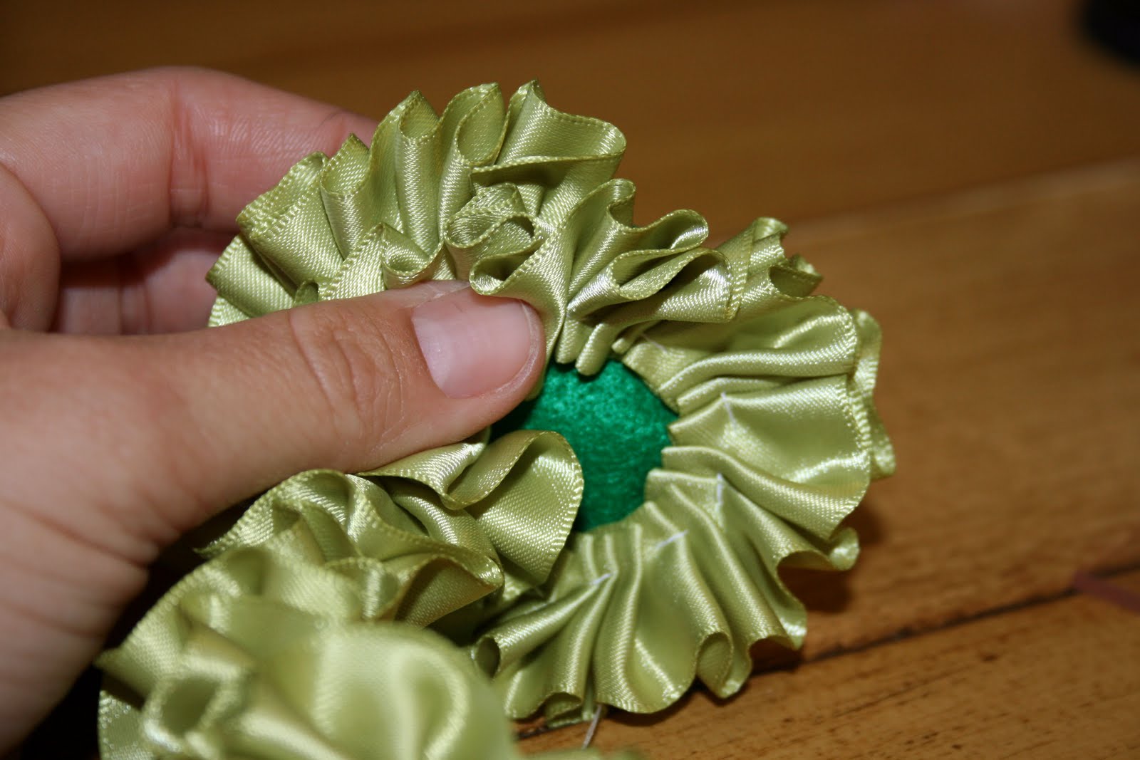 The Pretty Poppy: Pretty Pleated Flower tutorial
