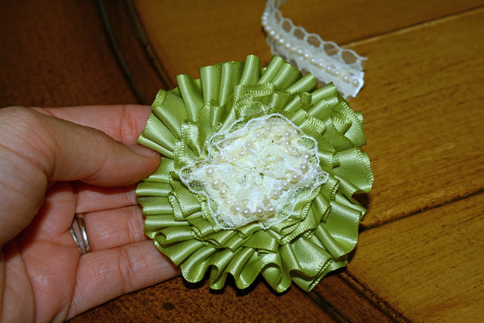 The Pretty Poppy: Pretty Pleated Flower tutorial