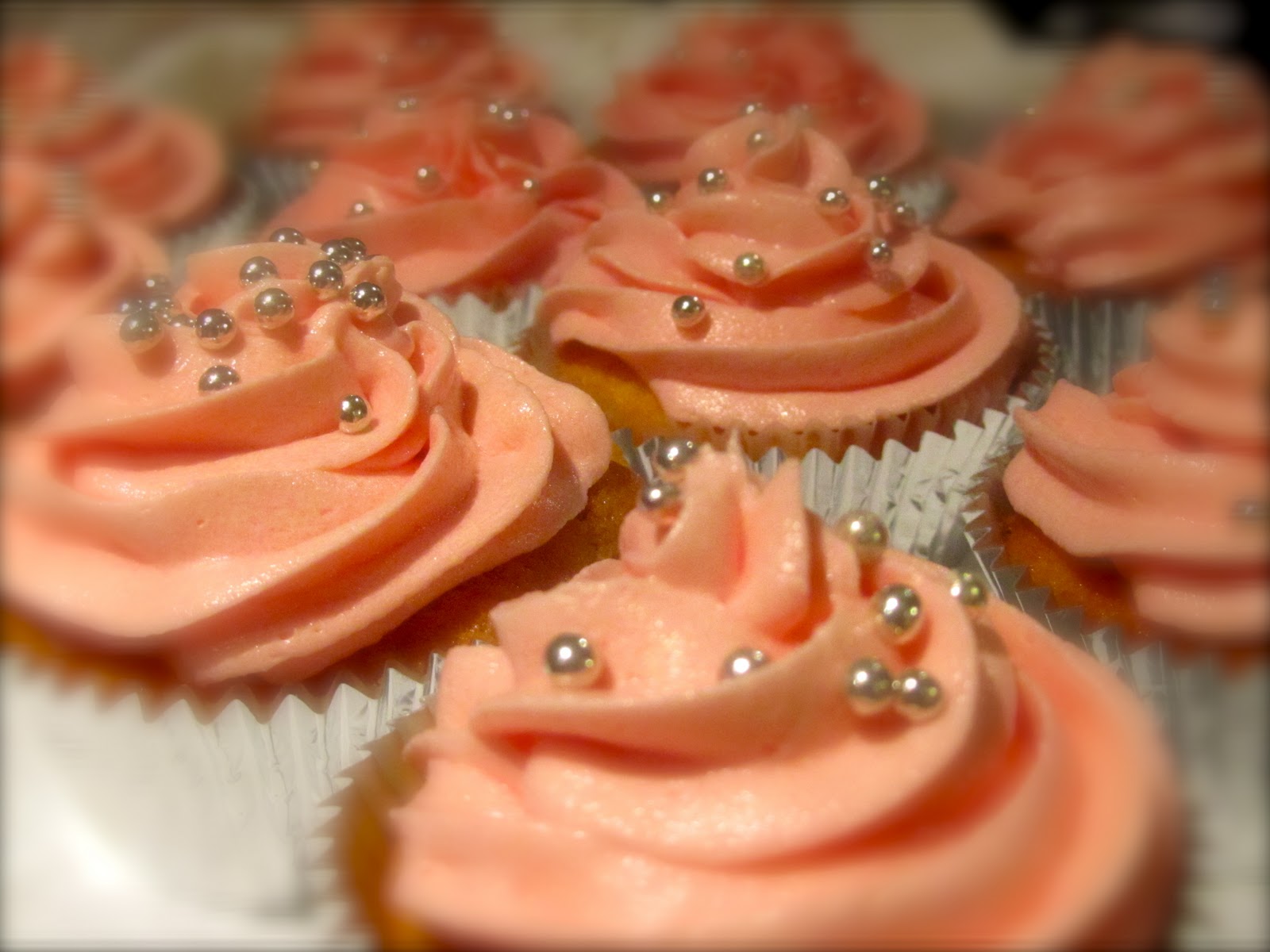 Deb's Doodlings: NaBloPoMo Day 29: Breast Cancer and Pink Cupcakes