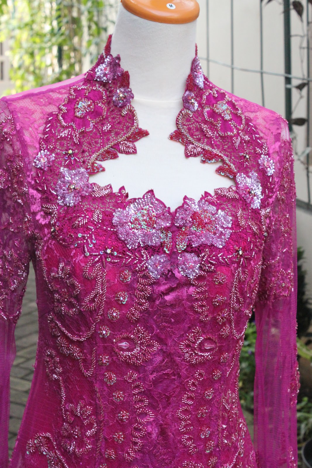 Vera Butik: Kebaya Lace Merah Fanta payet