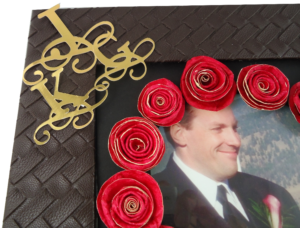 Jinky's Crafts & Designs: Framed Heart Paper Flower Rosettes