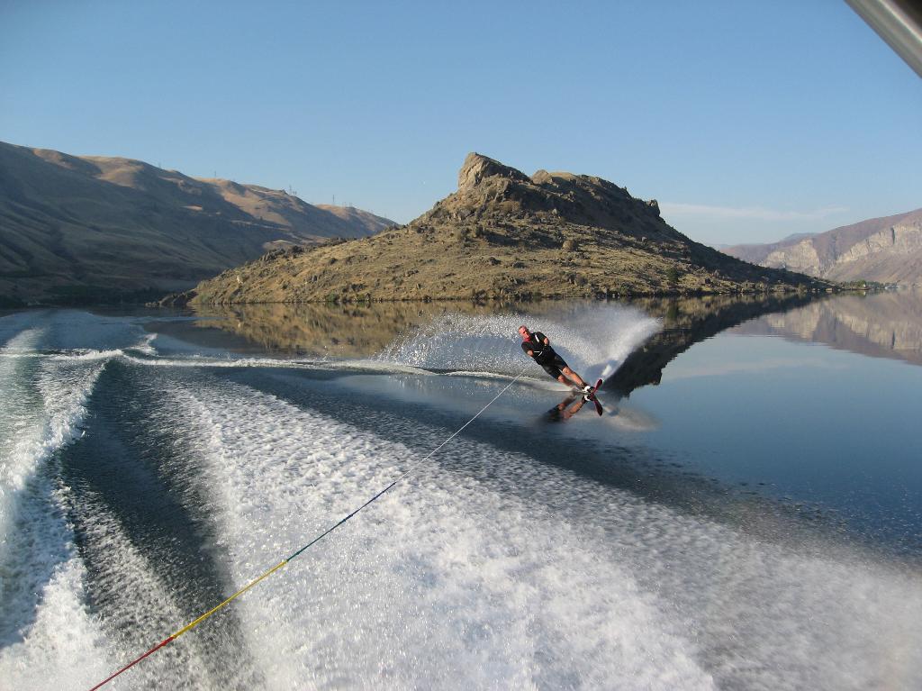Bloated Skiing: Aug 15 - 20, Lake Entiat, Columbia River