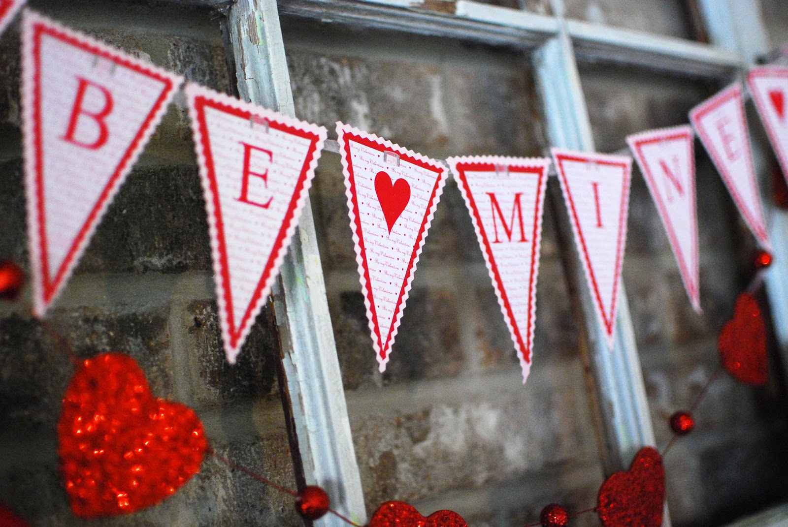 Very Merry Vintage Syle: Free Printable Valentine Pennant Banner