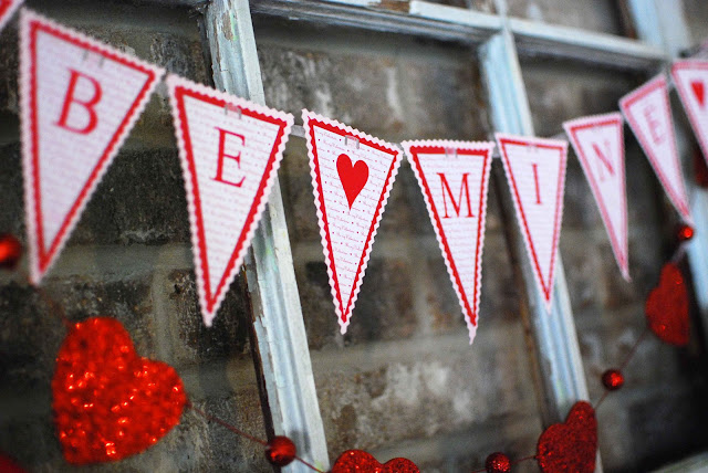 Very Merry Vintage Syle: Free Printable Valentine Pennant Banner