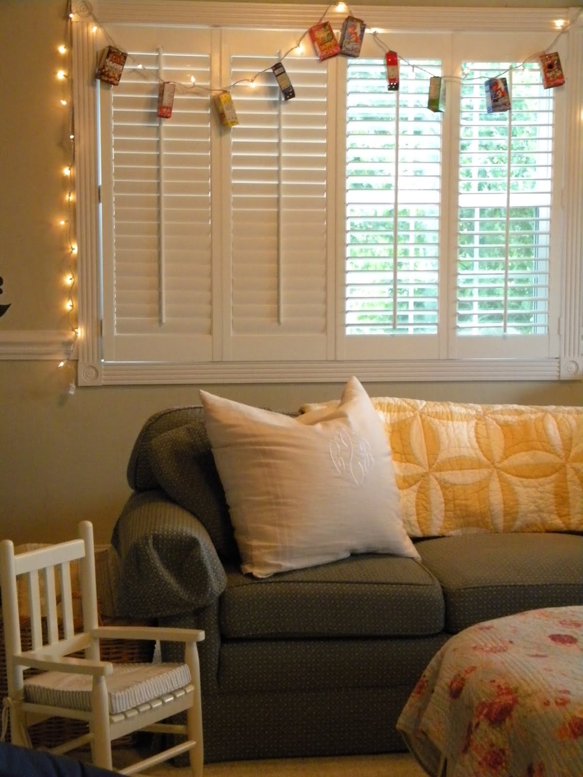 Three Pixie Lane: Cereal Box String of Lights - Crafting with Kids