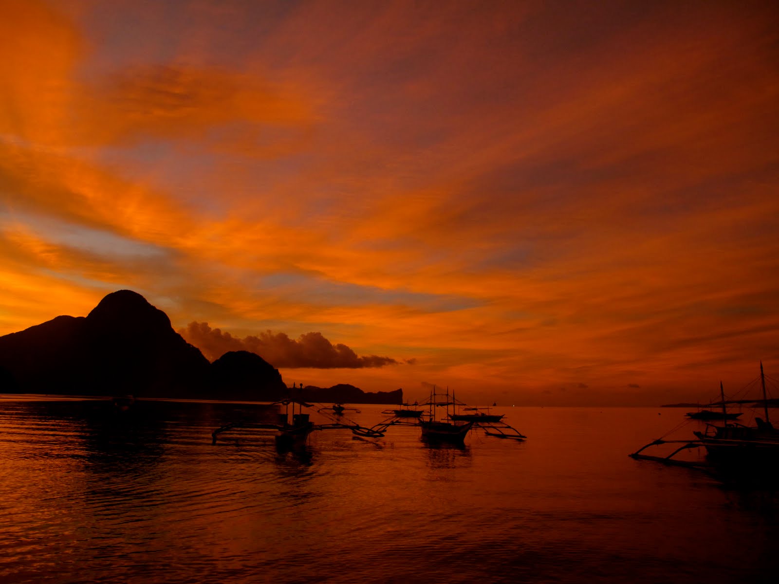 Sunsets In El Nido - This Battered Suitcase