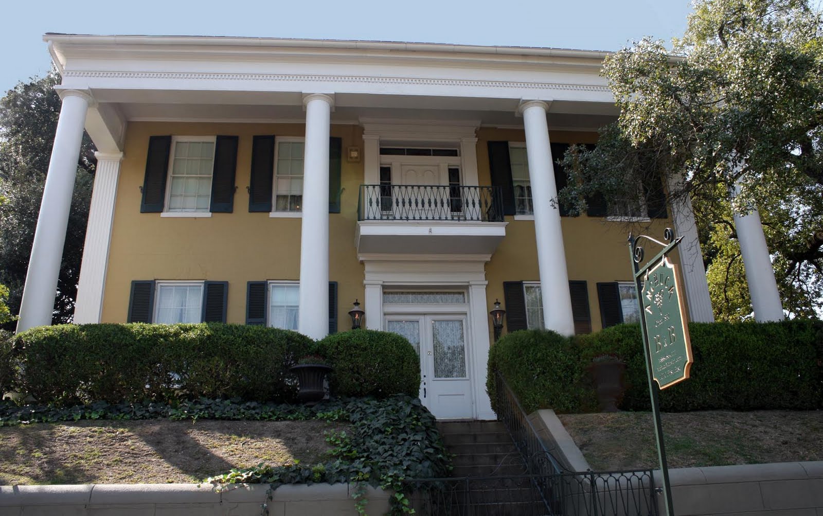 Southern Lagniappe: McRaven House: The Most Haunted House in Vicksburg