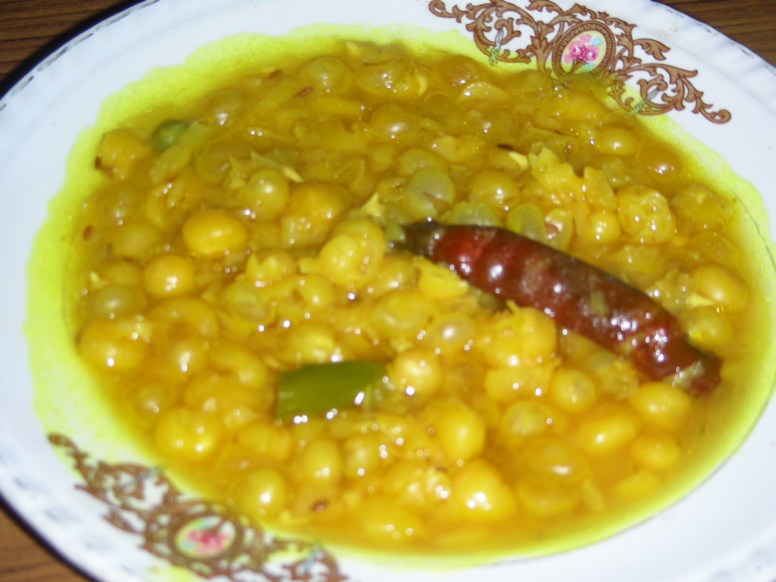 COOKING AND RECIPES: WHITE PEAS GHUGNI from Kichu Khon