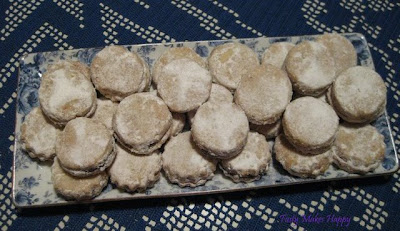 Tasty Makes Happy: Vanilice- Serbian Holiday Cookies (Serbian= Ванилице)