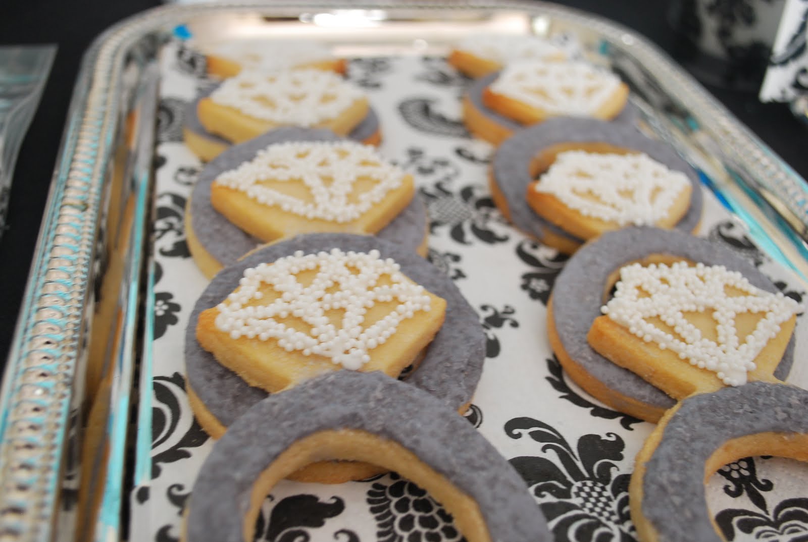 Fête Fanatic: Tiffany Blue Black & Bling Sweets Display!