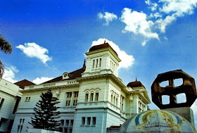 My Architect Space: Langgam Post Modern