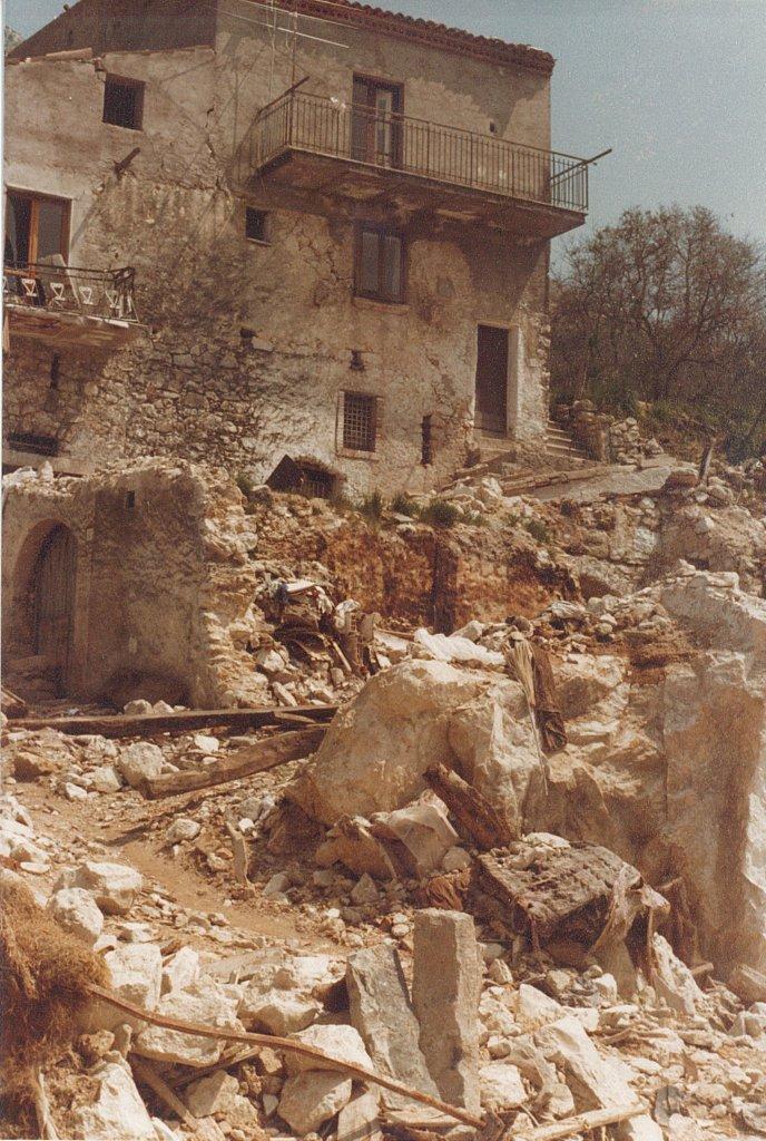 SANTOMENNA A 30 ANNI DAL TERREMOTO: COM'ERA VIA P.A. DI MAJO (zona Fontana)