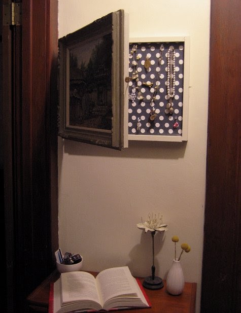 From Bali With Love: DIY: The Hidden Jewelry Box (From Bali With Love)