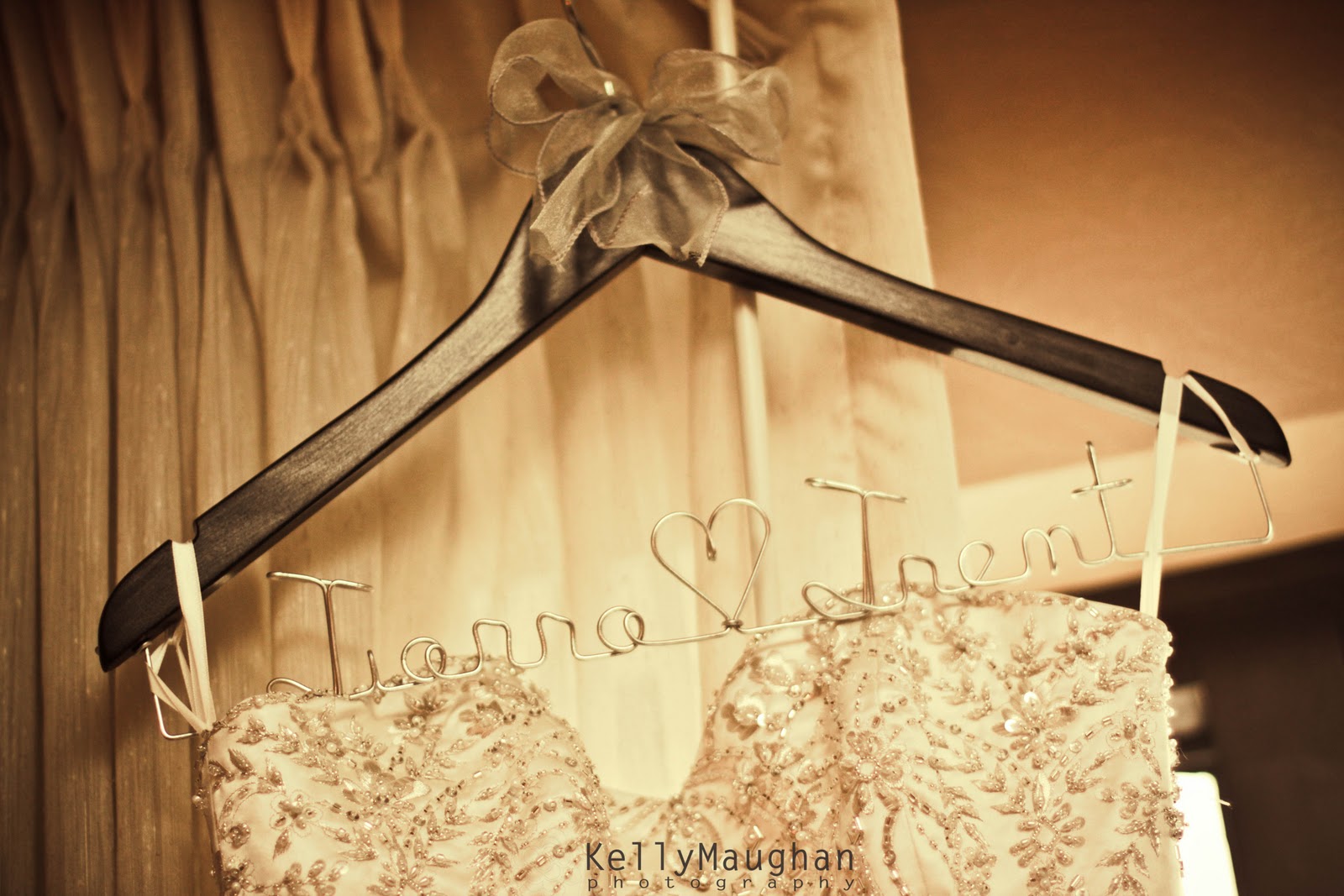 Tradewind Tiaras: Fabulous Products: Pretty Hangers For That Perfect Gown