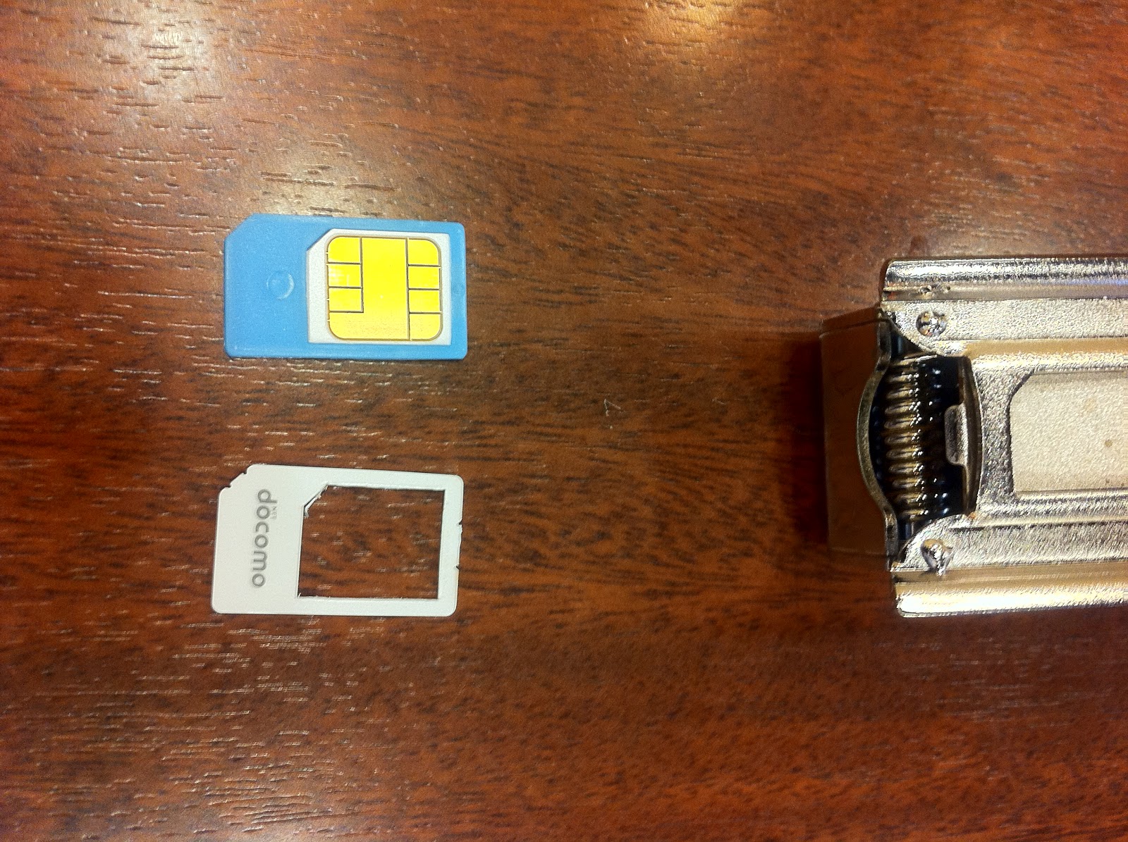 テクニカルにつれ"ず"れる: SIMカッターの使い方（b-mobile U300をSIMカット）