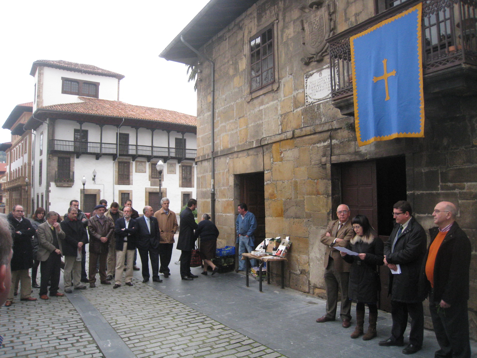 DEGOLANDO: Vicente Gotor, nuevu miembru d'honor de la Fundación Caveda ...