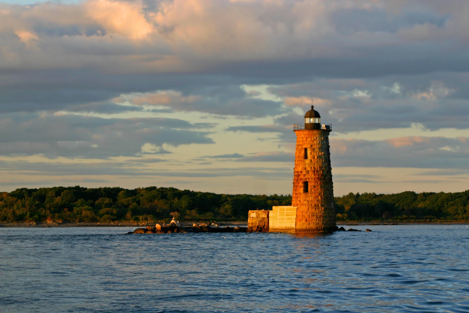 New England Lighthouses: Whaleback Lighthouse website