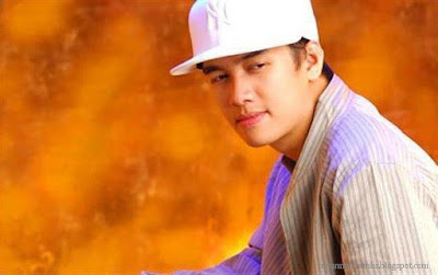 M y a n m a r H u n k s: Ye Lay