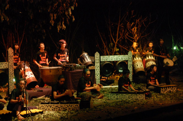 TRADITIONAL PERFORMING ART ON CAMPUS: MUSIK PERKUSI