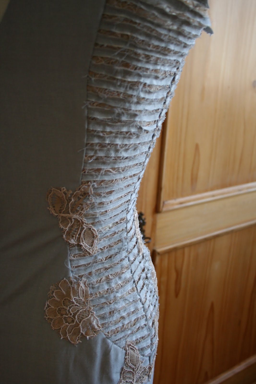 Vanilla Cardamom: distressed lace diy