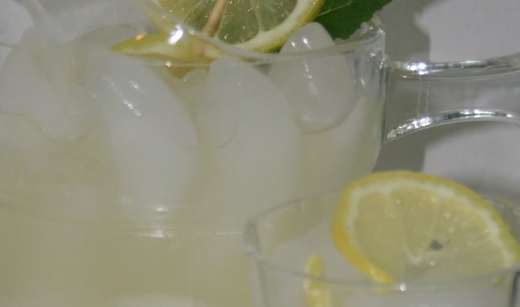 Deep South Dish: Old Fashioned Hand-Squeezed Fresh Lemonade