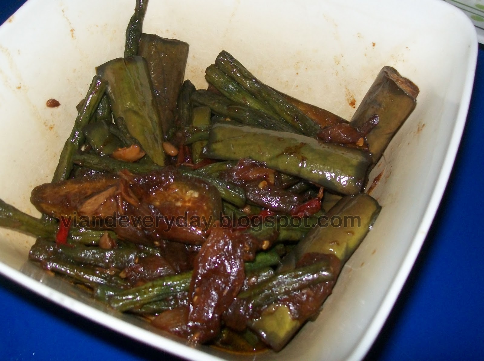 Viand Everyday: Tocino and Adobong Sitaw with Talong