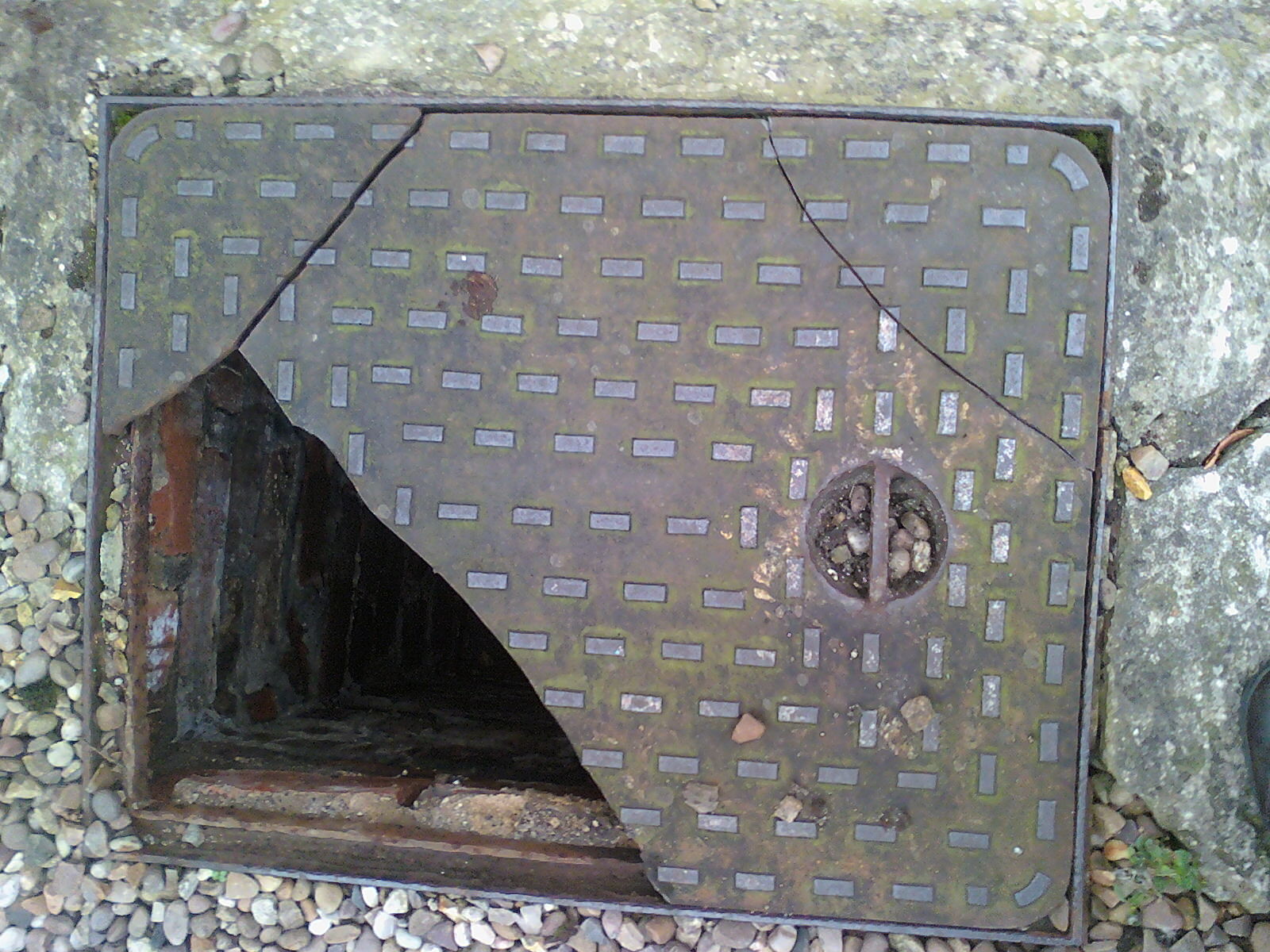 Bespoke Home Solutions (Lincs): How To Replace A Damaged Manhole Cover