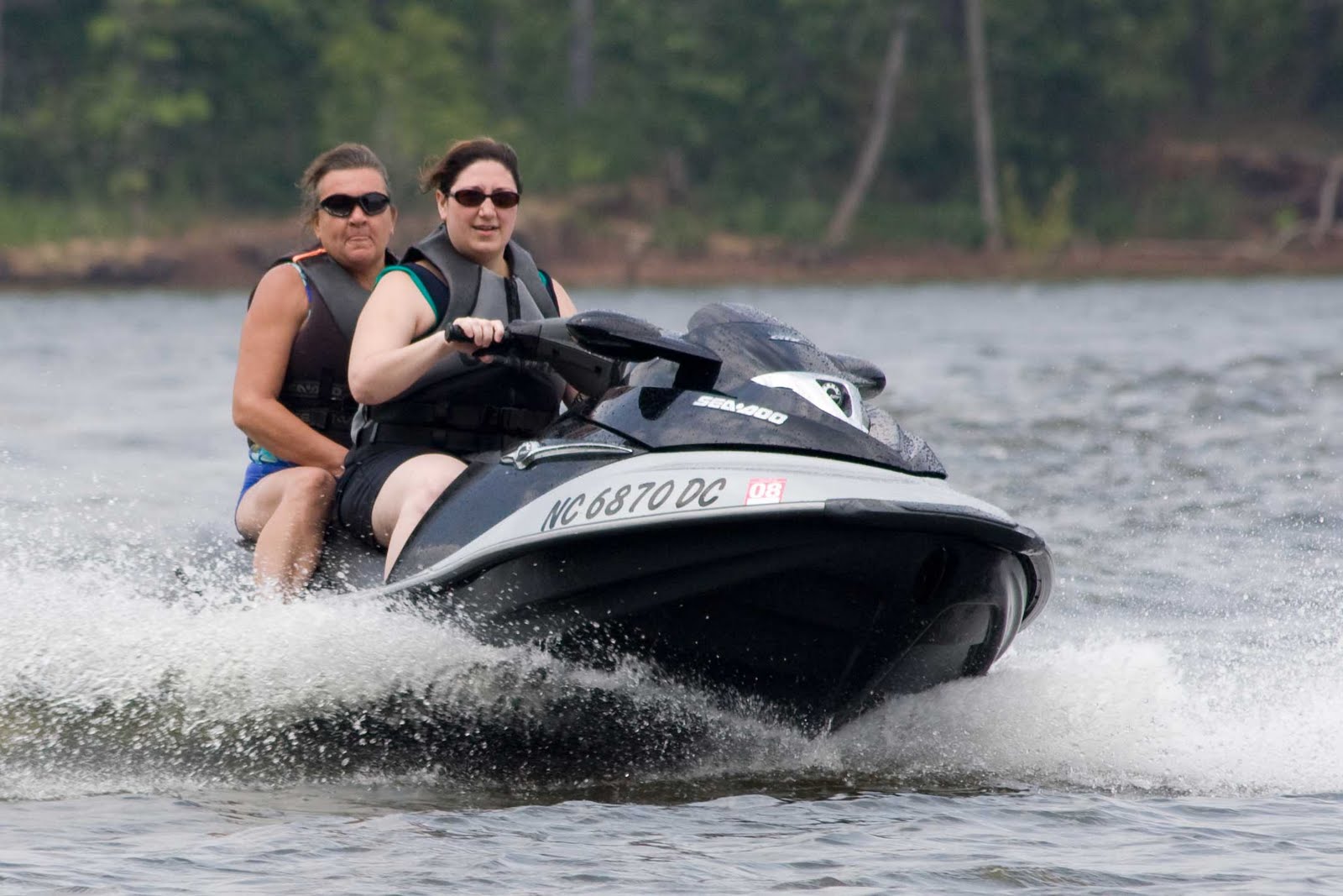 Fat Chicks On Jet Skis!!!