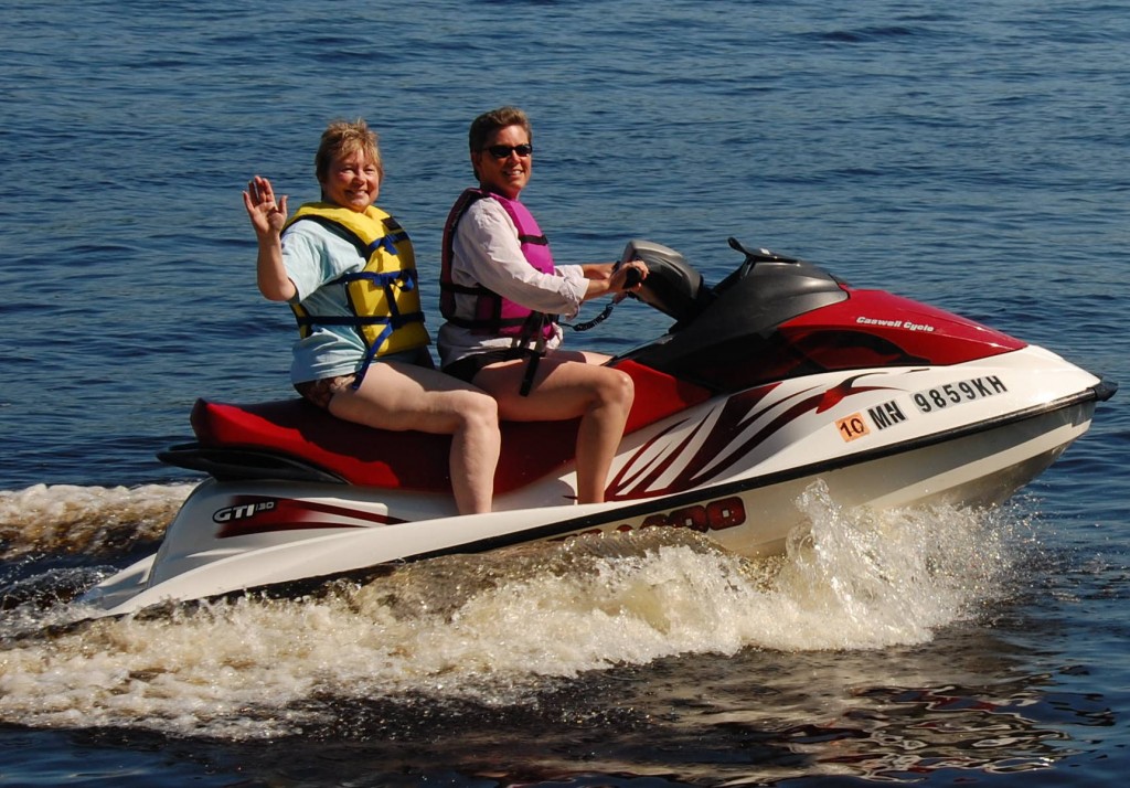 Fat Chicks On Jet Skis!!!