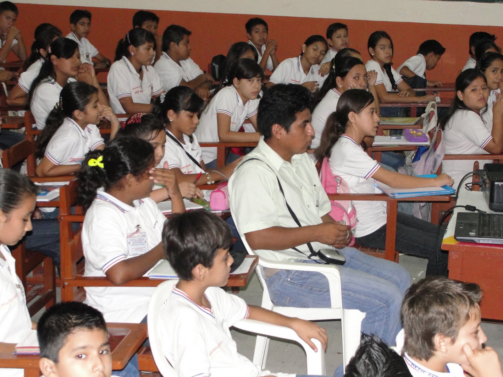COLEGIO "GABRIEL RENE MORENO" - MONTERO: NOS VISITÓ EL POETA, ESCRITOR ...