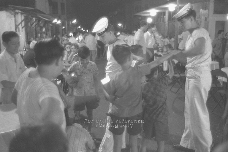 Blog To Express: 3D Blog: Bugis Street (People) - Then